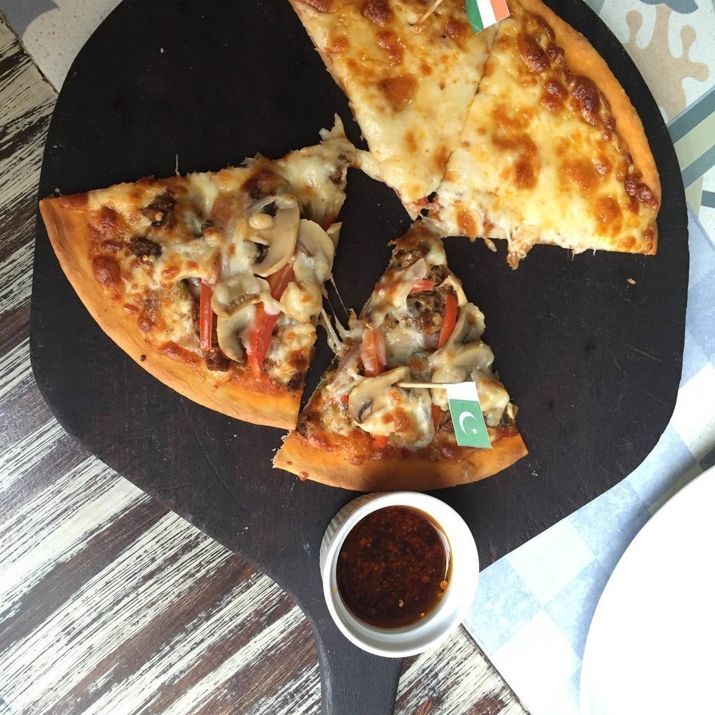 There’s An "LOC Pizza" On This Pakistani Cafe's Menu To Promote India ...