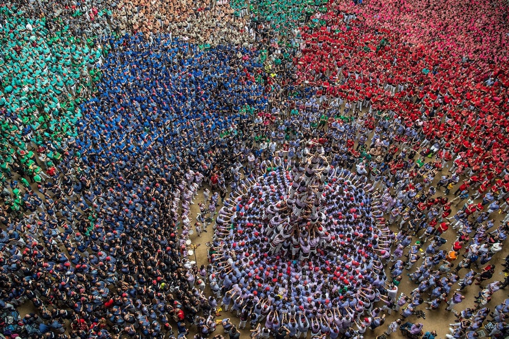 33 Photos Of Giant Human Towers That Give Us The Best Squad Goals