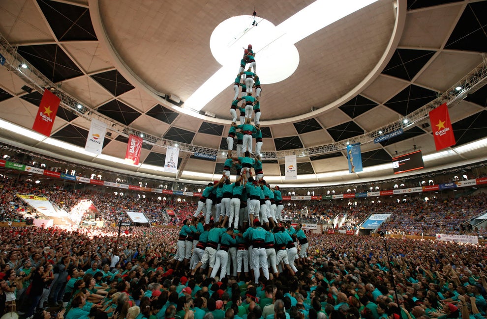 33 Photos Of Giant Human Towers That Give Us The Best Squad Goals