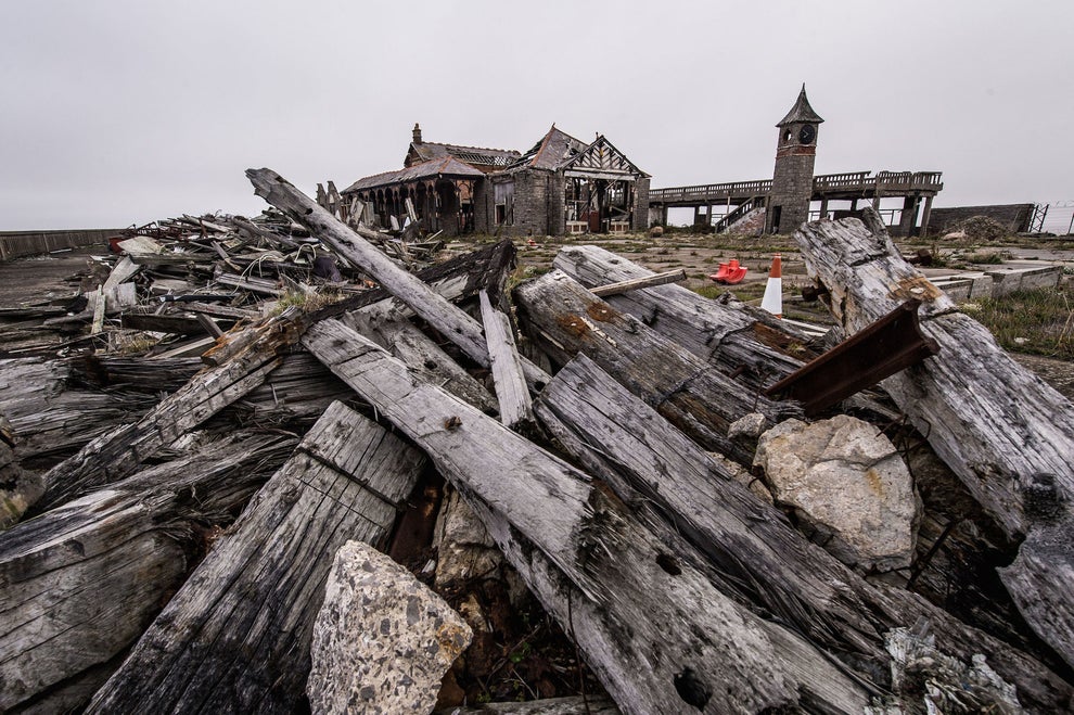 There’s A Stunningly Creepy Pier In Somerset That You Have To See