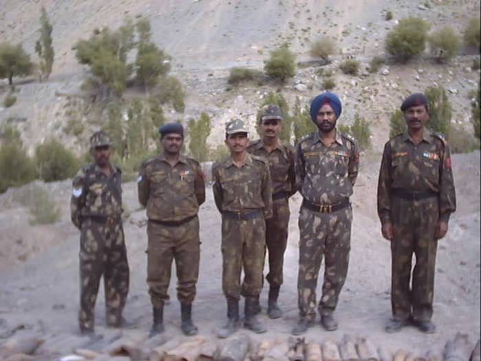 A Man In An ATM Line Unknowingly Lectured This Army Jawan About The ...