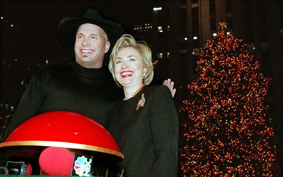 24 Amazing Christmas Photos Of '90s Hillary Clinton