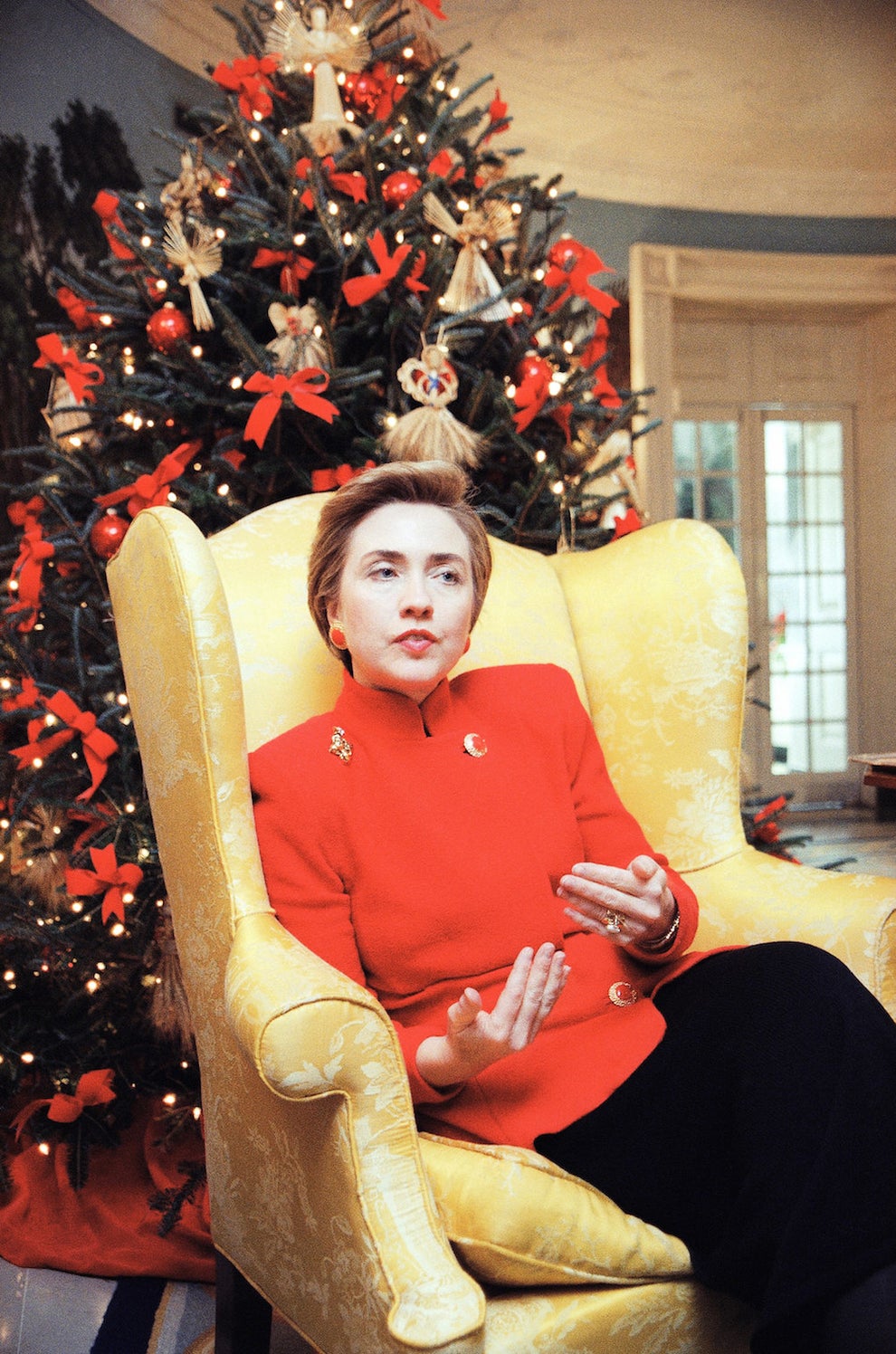 24 Amazing Christmas Photos Of '90s Hillary Clinton