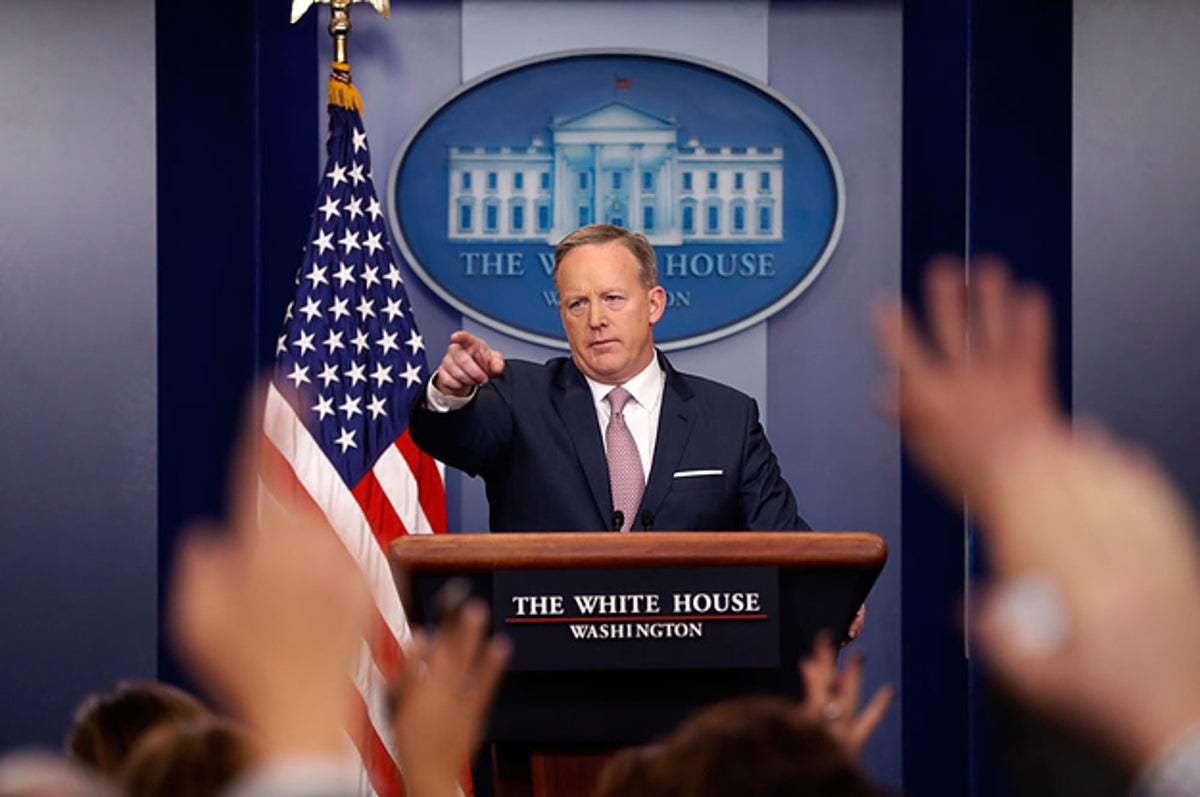 Trump's Press Secretary Tried To Make Nice With The Media After A ...