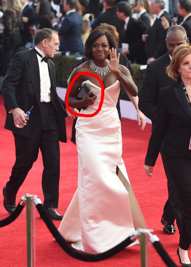 Viola Davis Carrying Around Slippers In Her Purse At The SAG Awards Is ...