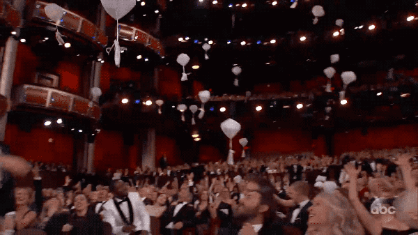 It’s Raining Candy！為了不讓明星苦等挨餓，奧斯卡主持人貼心送上壯觀的糖果雨 - A Day Magazine