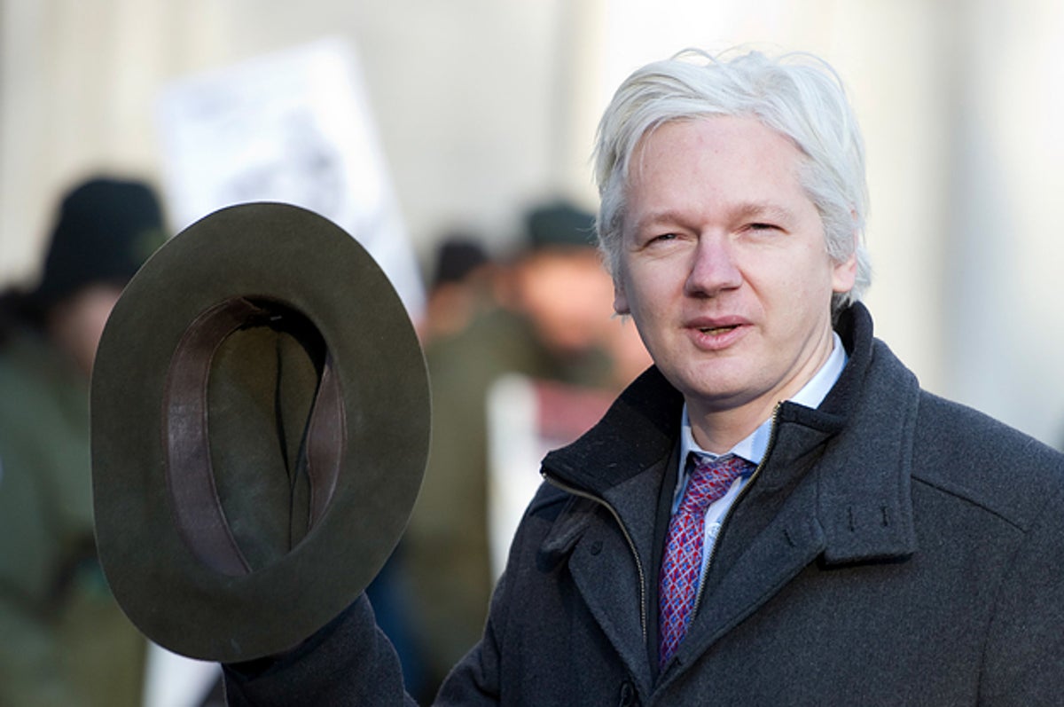 It Looks Like Someone Curated The Wikileaks Emails Before They Were ...