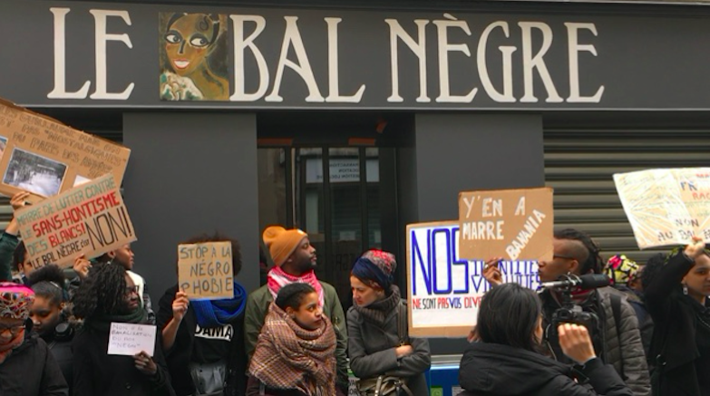 «Y En a marre Banania»: des manifestants dénoncent le «Bal Nègre» et le ...
