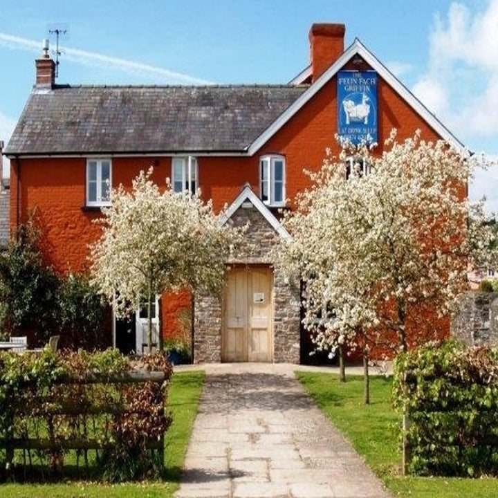 16 Ridiculously Cosy British Inns You'll Want To Live In Forever