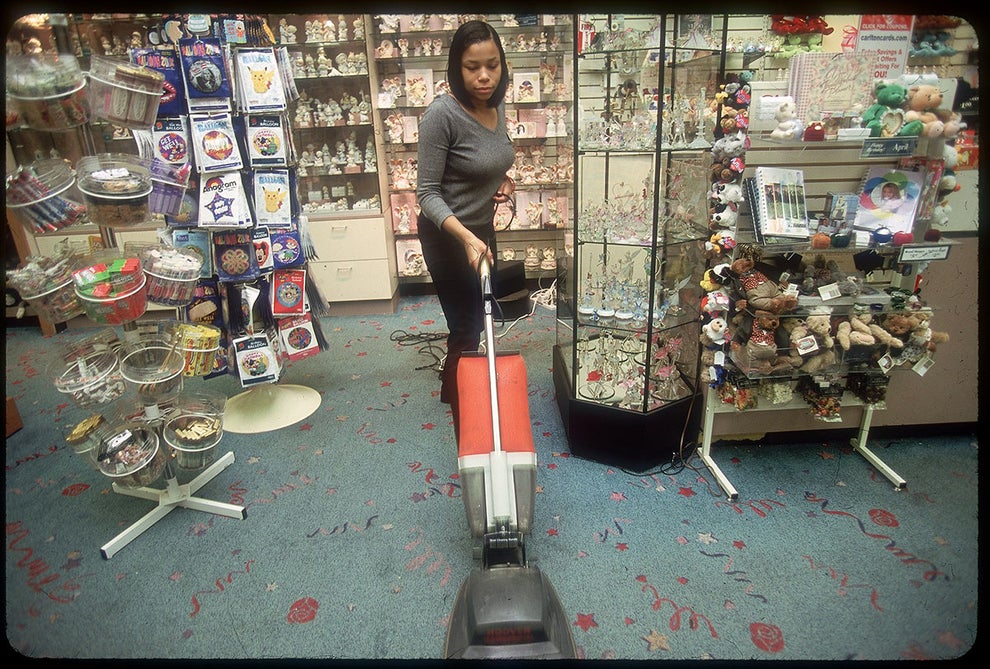 33 Outrageous Pictures Of Shopping Malls During The '90s