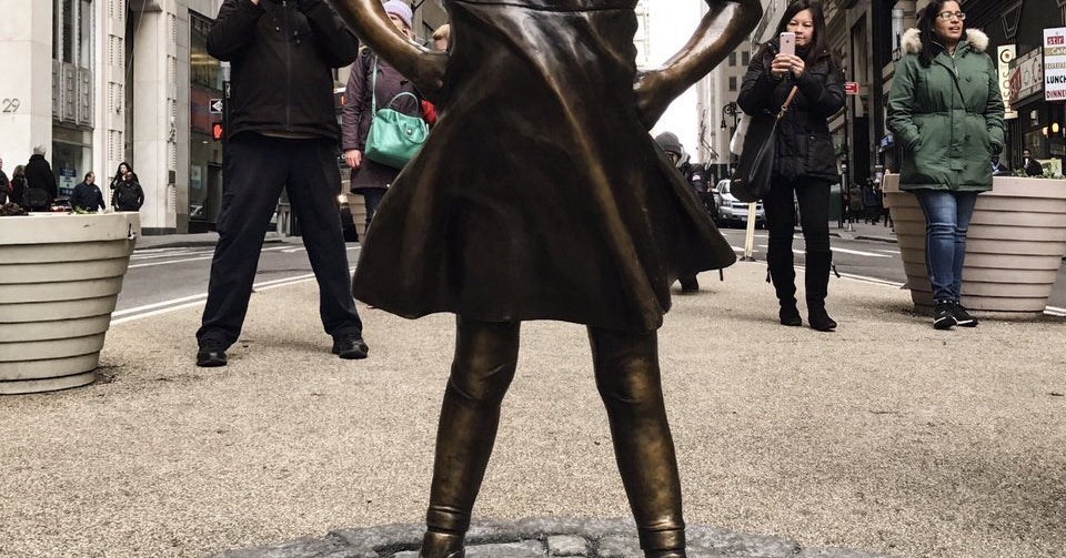 People Are Applauding This Statue Of A Little Girl That's Staring Down ...