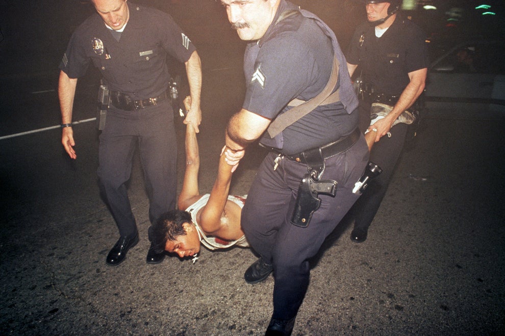 23 Disturbing Pictures From The 1992 Los Angeles Riots