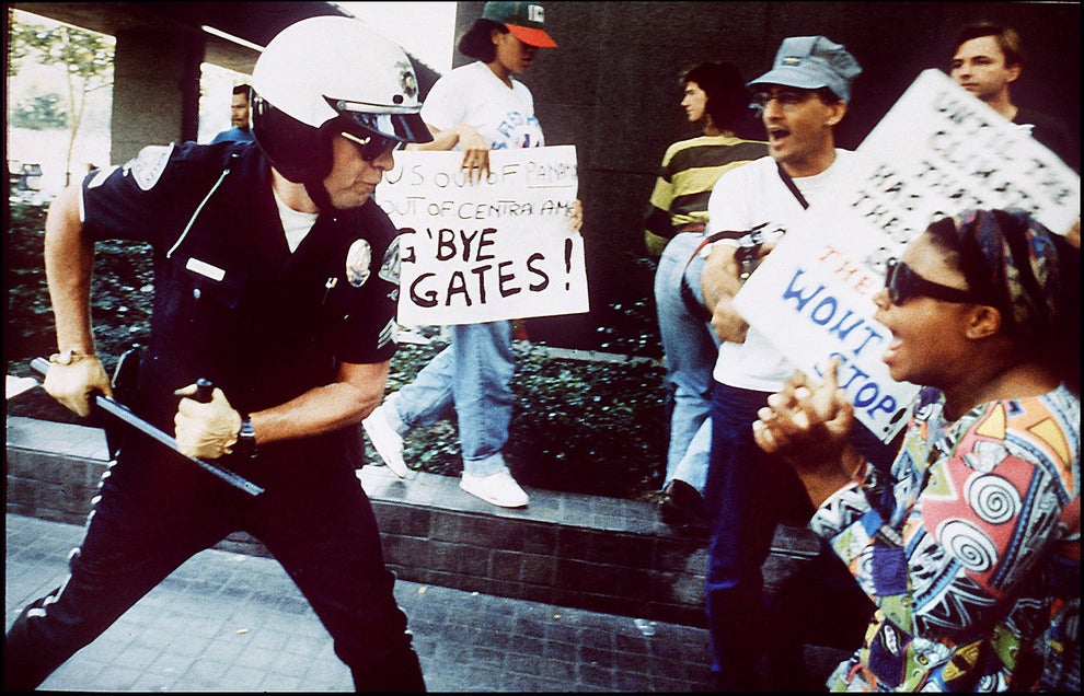 23 Disturbing Pictures From The 1992 Los Angeles Riots