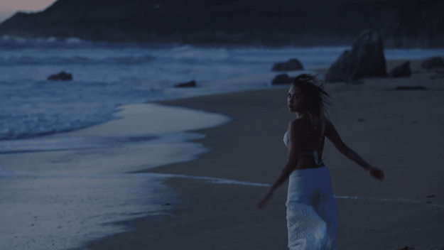 Miley Cyrus Looks Happier Than Ever In "Malibu" Music Video Premiere ...