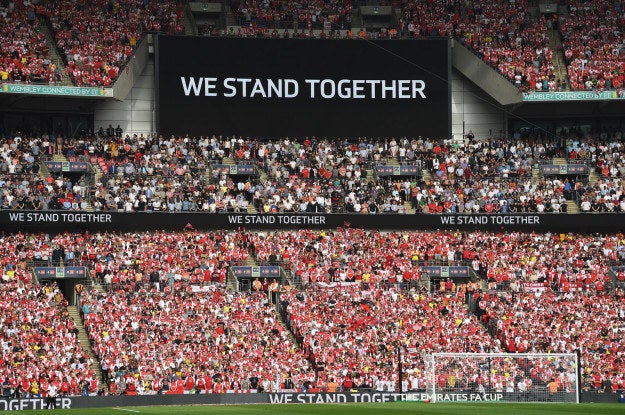 17 Pro Tips For Staying Safe At Concerts And Other Live Events