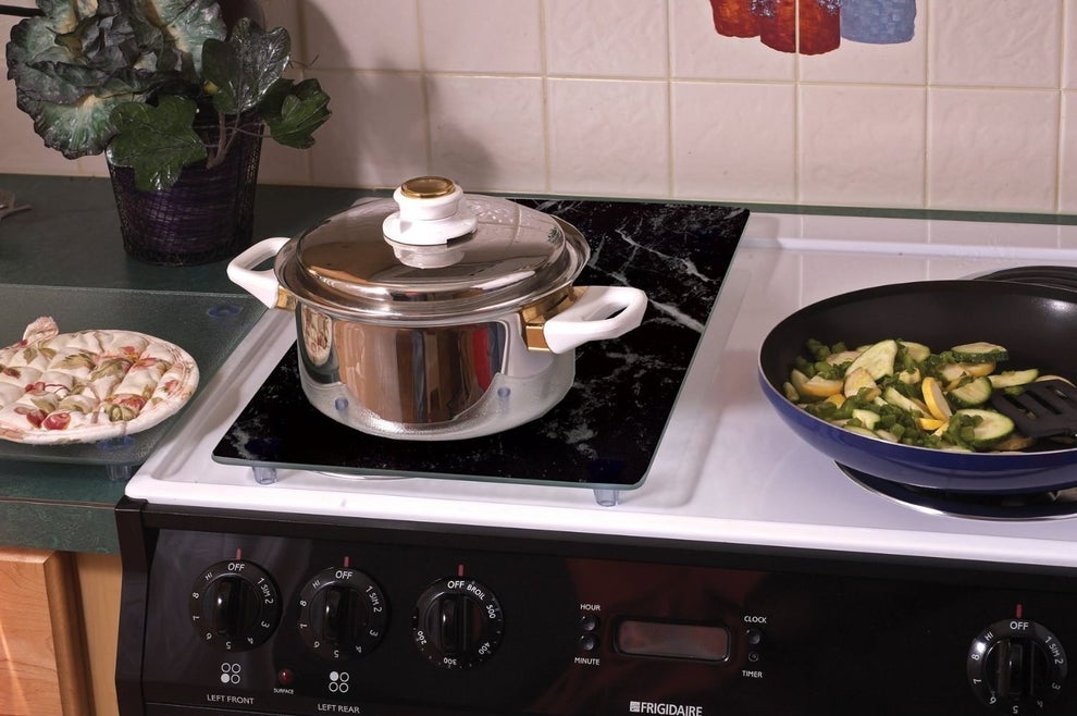 23 Clever Ways To Make It Easier To Cook In A Teeny Tiny Kitchen