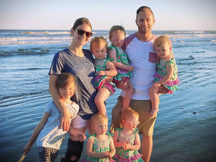 25 Photos Of The "OutDaughtered" Family That Are Too Cute For The Internet