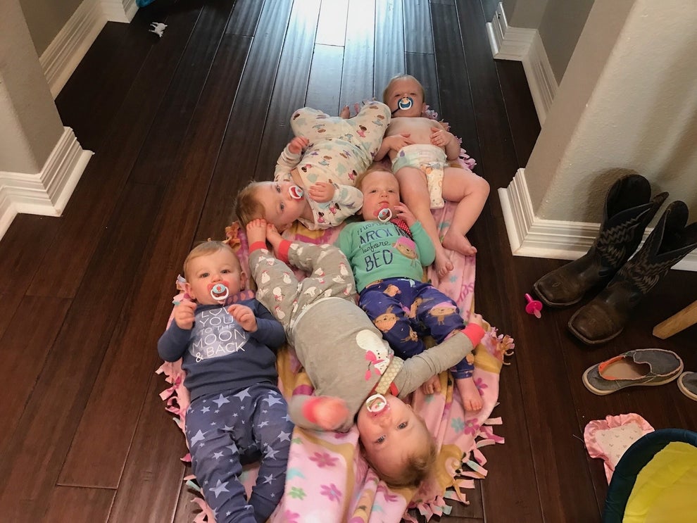 25 Photos Of The "OutDaughtered" Family That Are Too Cute For The Internet