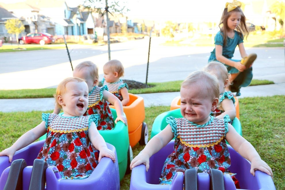 25 Photos Of The "OutDaughtered" Family That Are Too Cute For The Internet