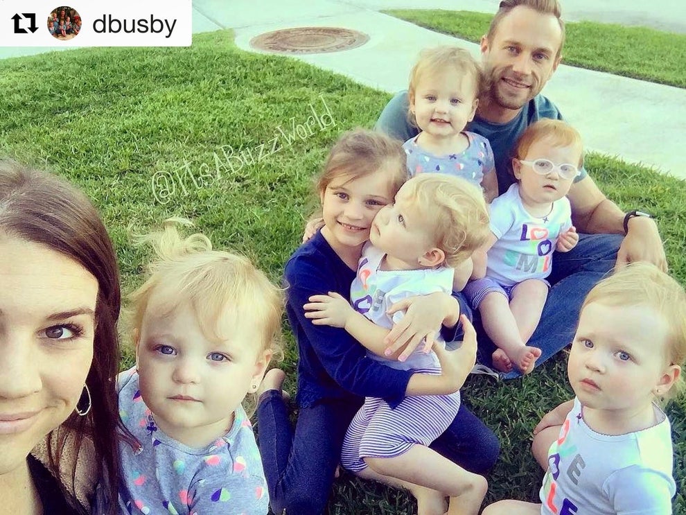 25 Photos Of The "OutDaughtered" Family That Are Too Cute For The Internet