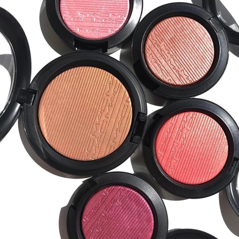 How You Use Makeup When You're 15, 25, And 30 Years Old