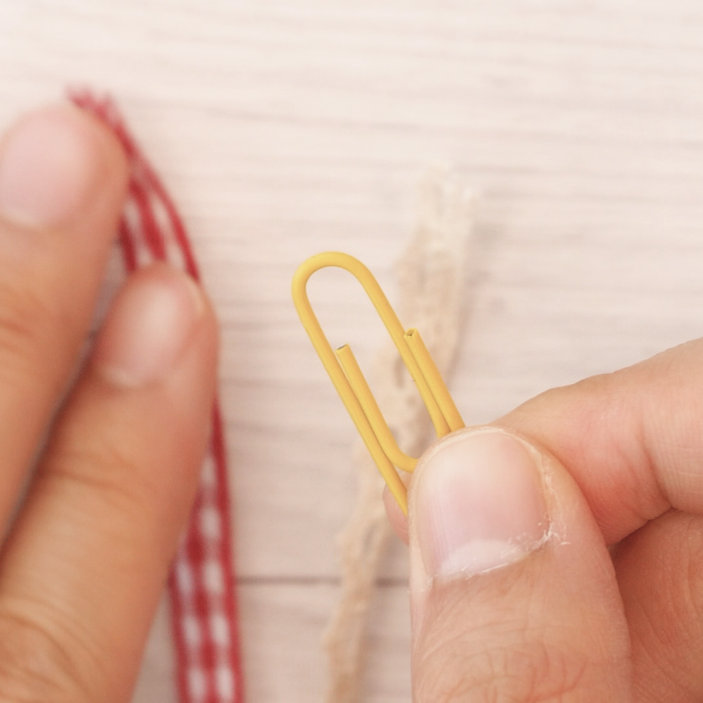 Fun Tricks You Didn't Know You Could Do With Paper Clips