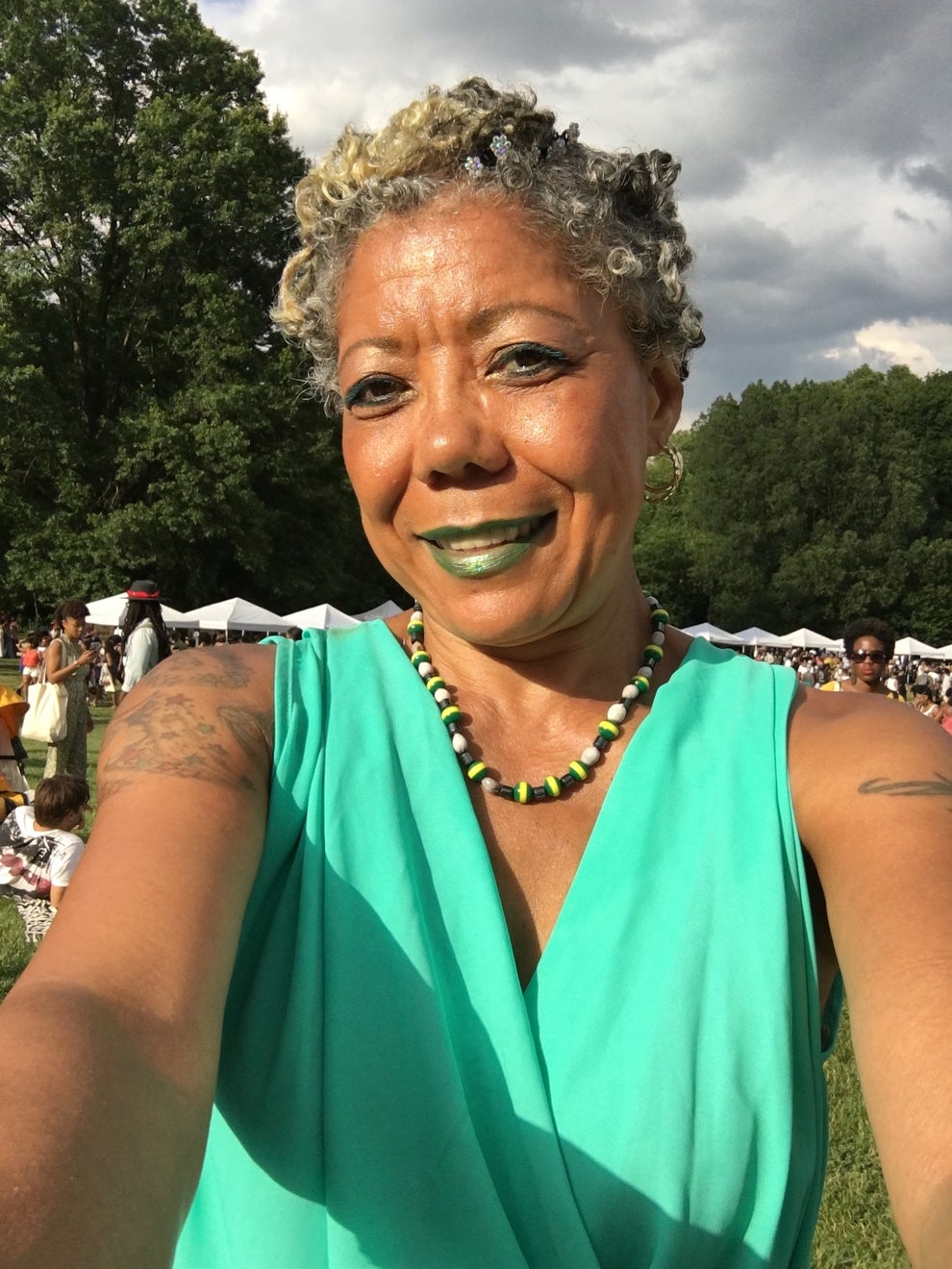 20 Next-Level Selfie Tips That'll Seriously Glo Up Your Instagram Game