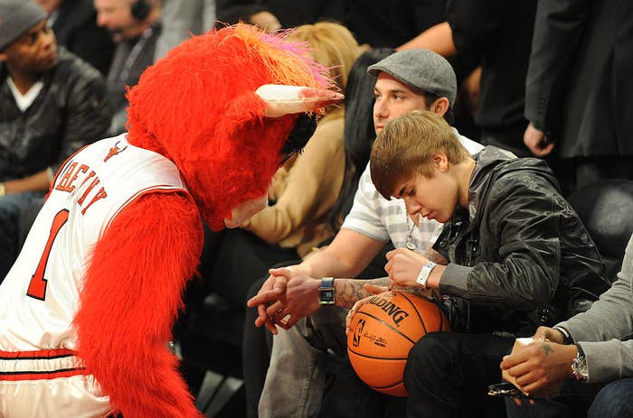 47 Left-Handed Celebrities That Will Make You Wish You Were A Lefty