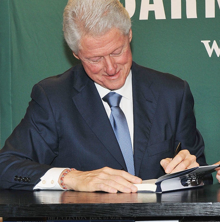 47 Left-Handed Celebrities That Will Make You Wish You Were A Lefty