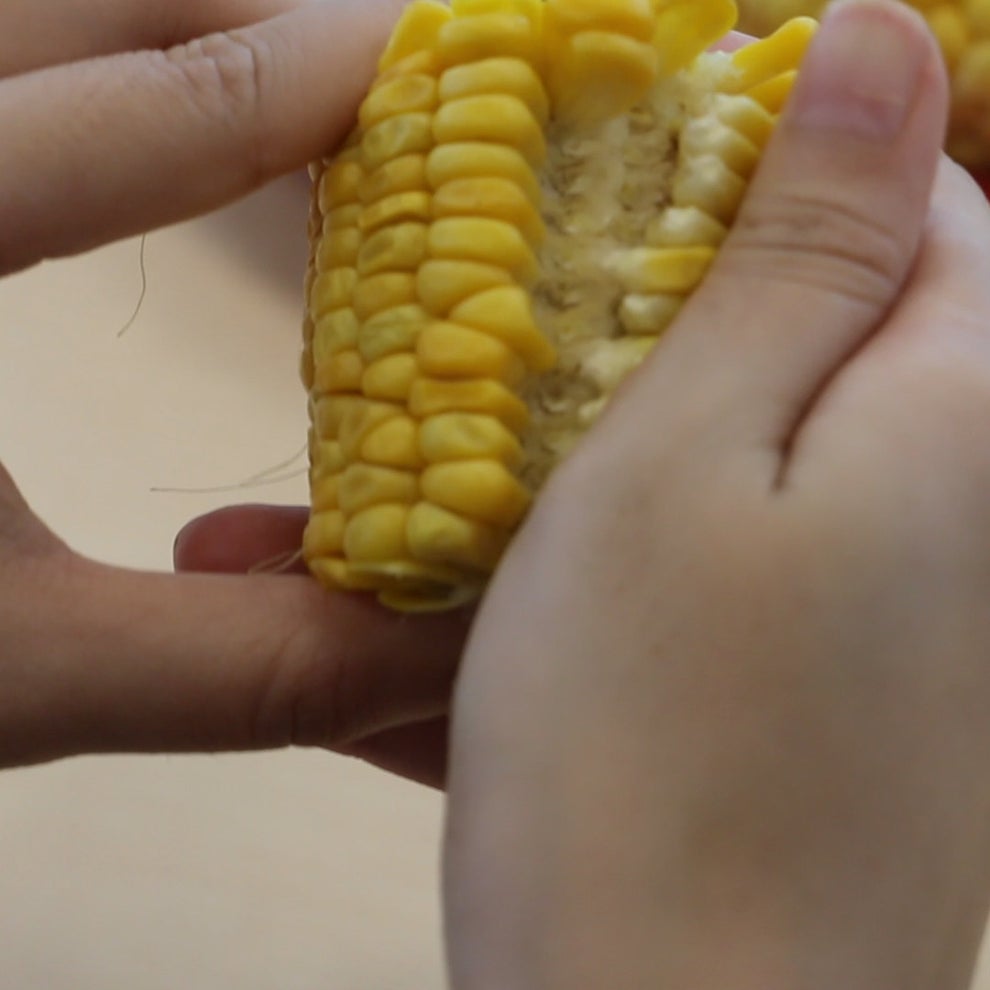 People On Twitter Are Freaking Out About This Life-Changing Corn Hack