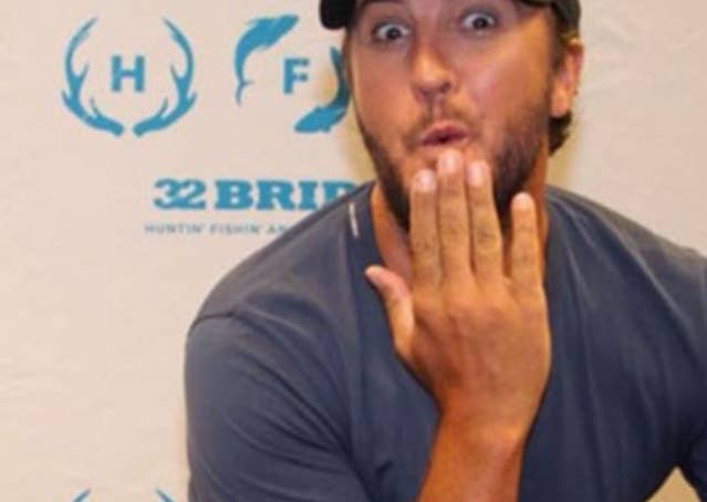 luke bryan wearing a hat