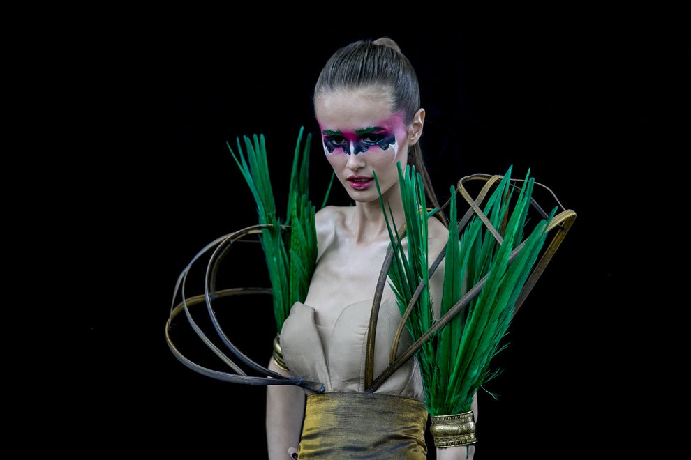 These Models Are Covered Head To Toe In Body Paint And Yowza It's ...