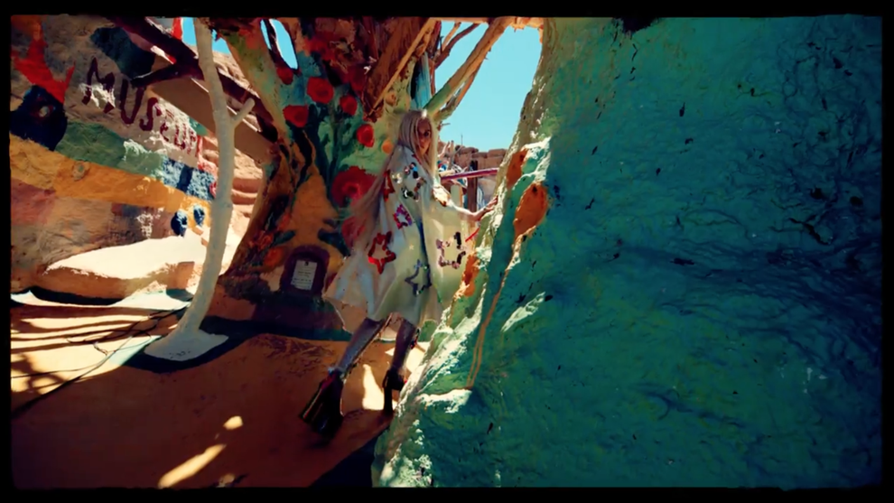 34 Stunningly Beautiful Scenes From Kesha's "Praying" Music Video