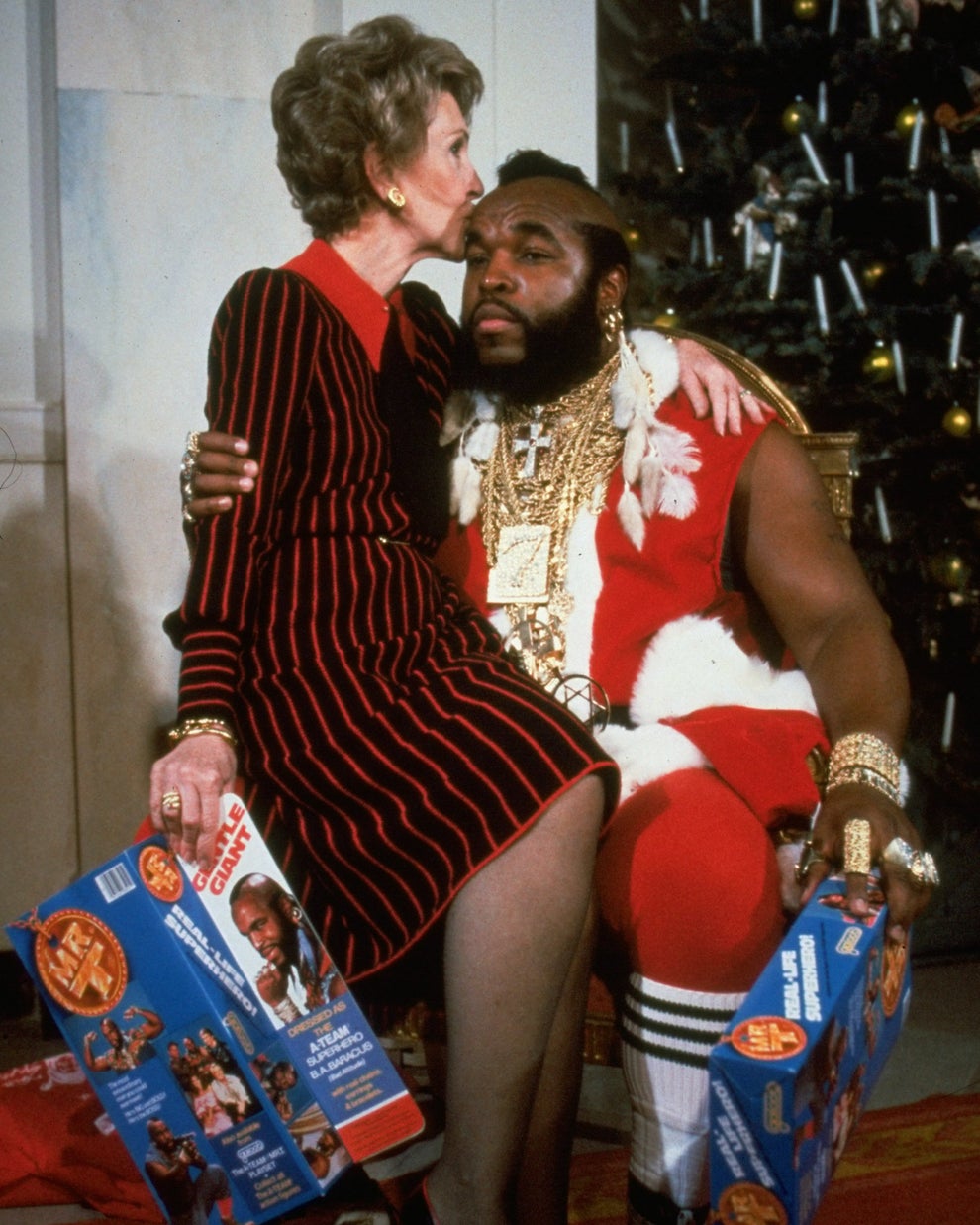 21 Of The Most Iconic Kisses In History