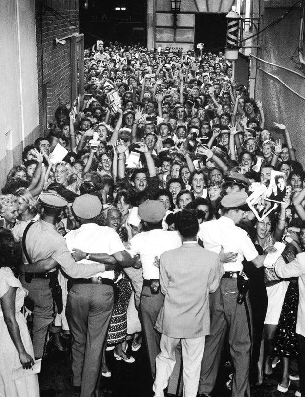 29 Beautifully Vintage Pictures From Elvis Presley's Life - NEWS ...