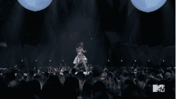 21 GIFs Of Lorde Dancing At The VMAs