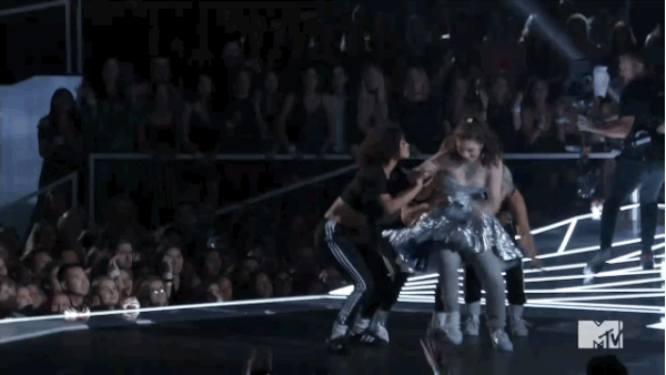 21 GIFs Of Lorde Dancing At The VMAs