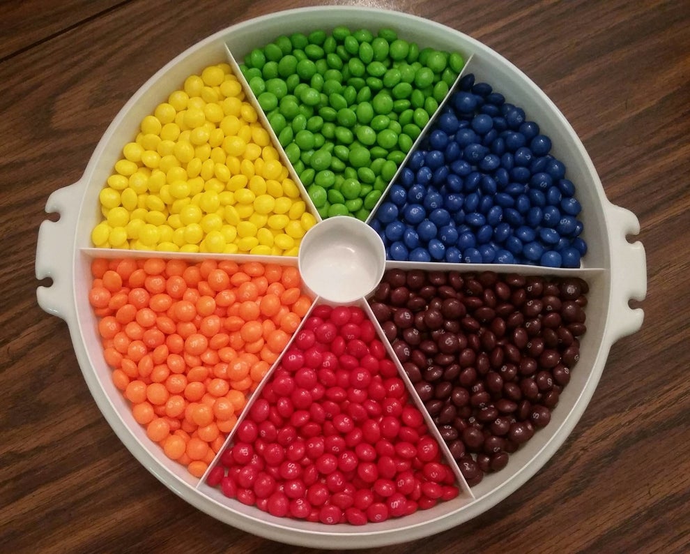 17 Deeply Fascinating Pictures Of Things Organised By Colour