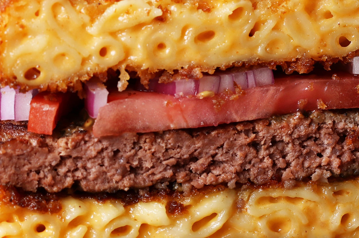 This Mac And Cheese Bun Burger Is Dangerously Delicious
