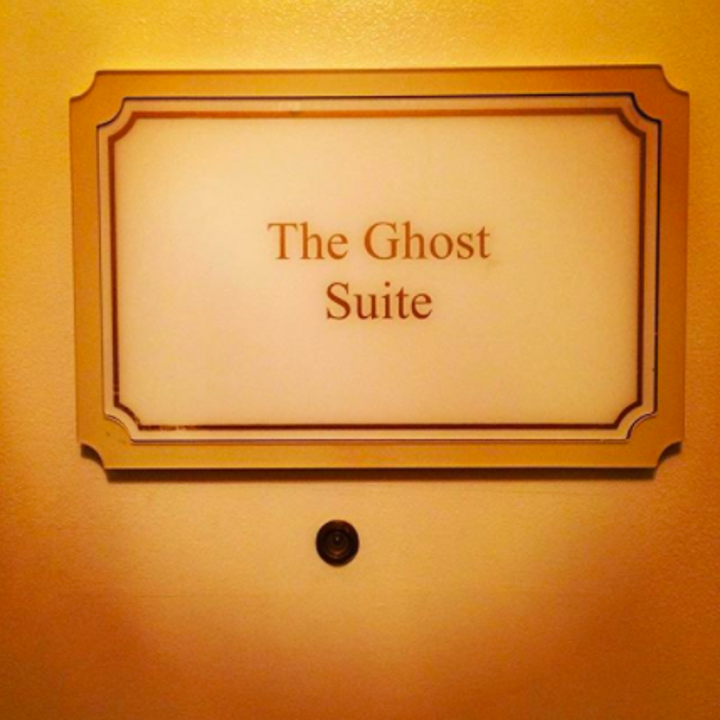 13 Ghost Stories From Hotels That'll Make You Want To Sleep With The ...