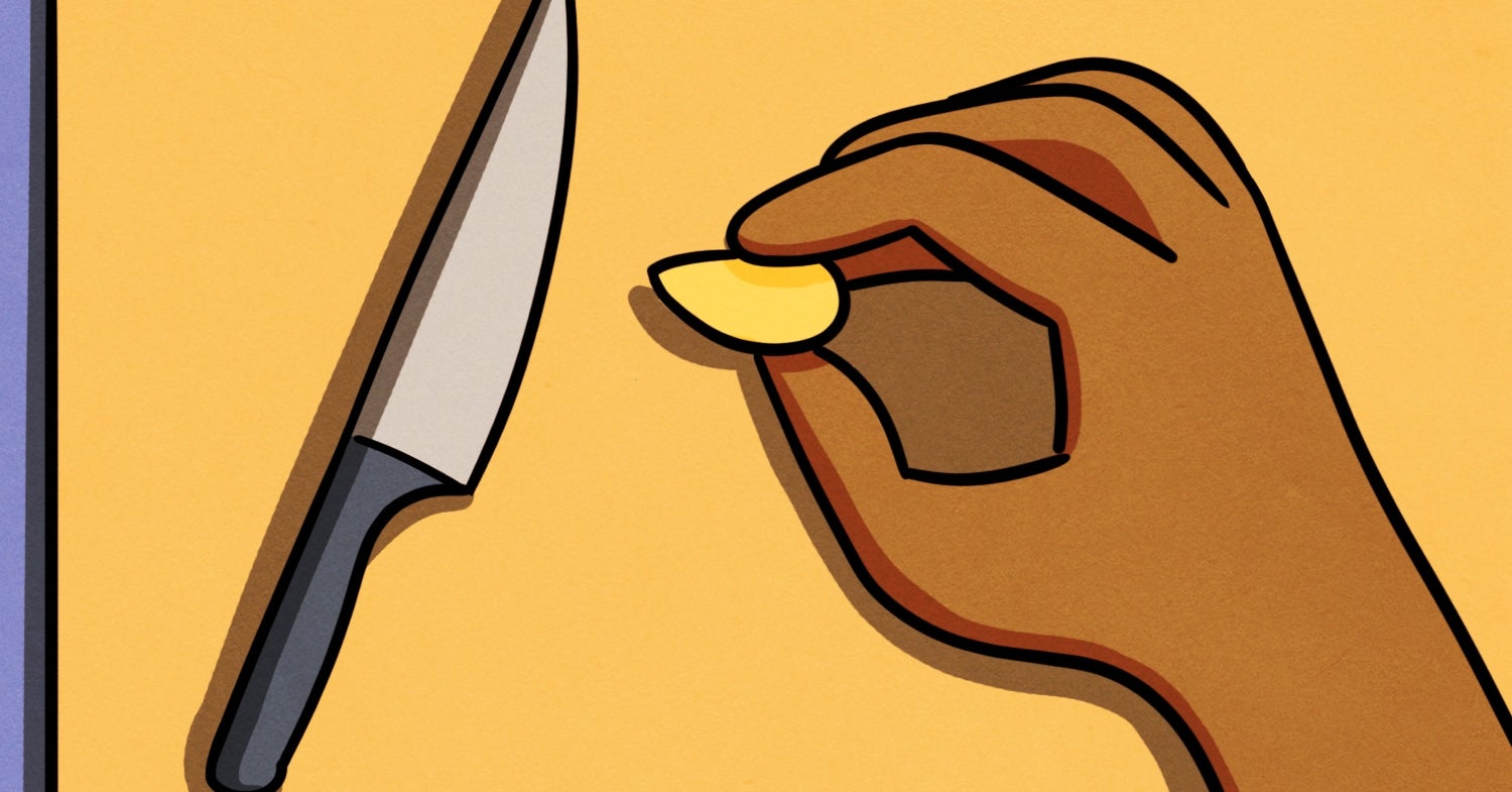 Here's The One Thing Anyone Who Cooks With Garlic Does