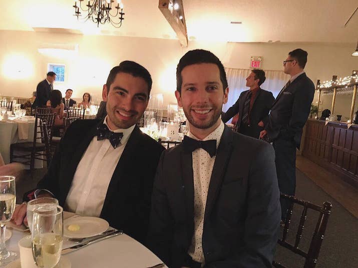 Pria Pamer Foto Hadiri Pesta Nikah, Sekilas Tampak Biasa, tapi Lihat ...