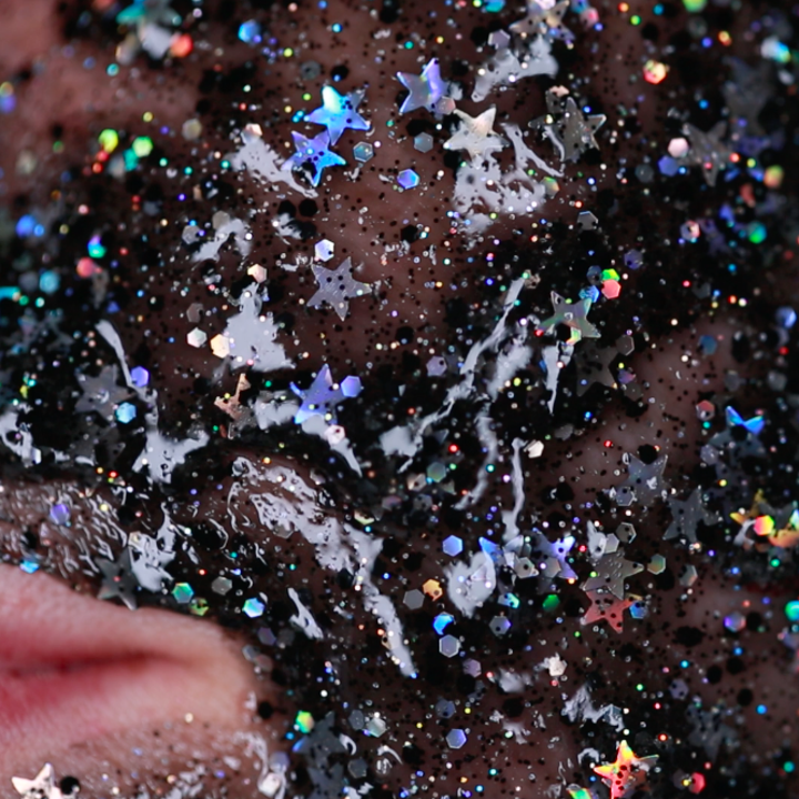We Tried The Viral Glitter Mask That's All Over The Internet And Here's ...