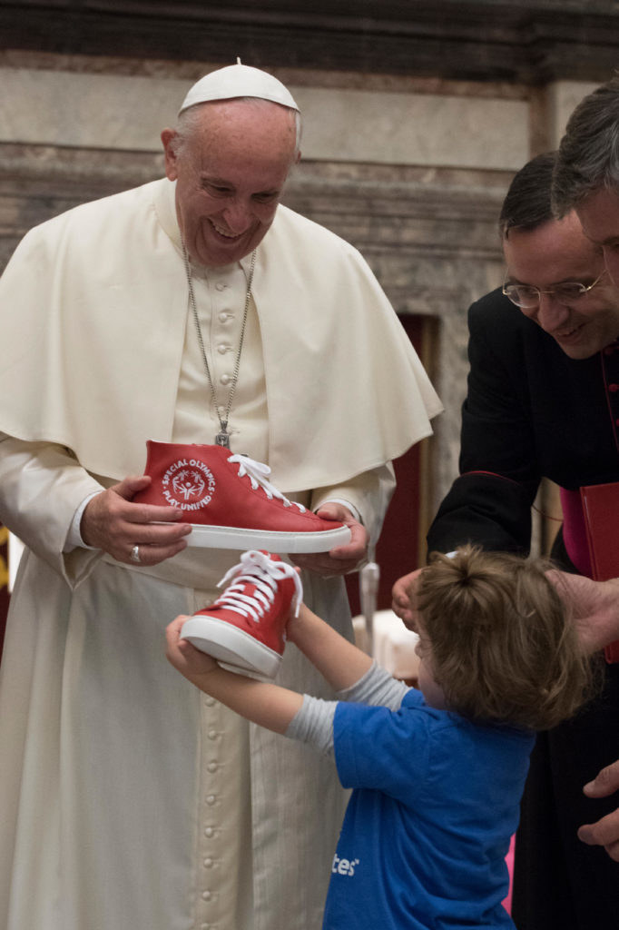 There's A Bit More To That Viral Image Of The Pope With A Child Than ...