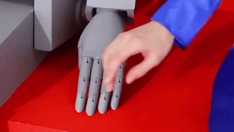 If You Have Sweaty Hands, You'll Feel These 14 Problems So Hard