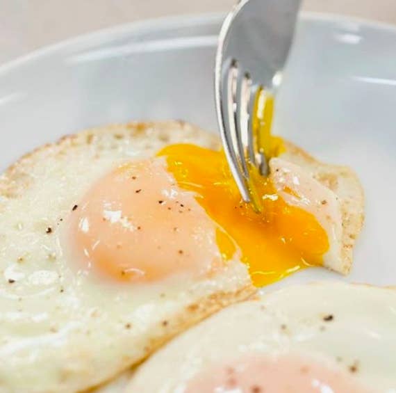 14 Photos Of Eggs With Runny Yolks That Will Make You Drool Against ...