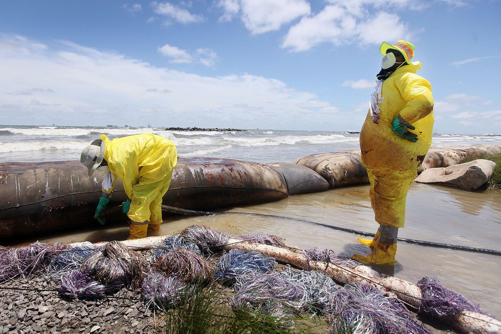21 Disturbing Pictures From The Worst Environmental Disaster In US History