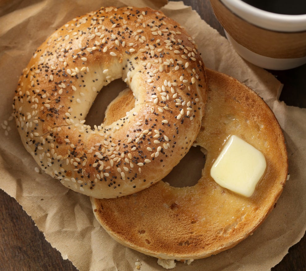 12 Beautiful Close-Up Shots Of Bagels That’ll Make You Cry Tears Of Hunger