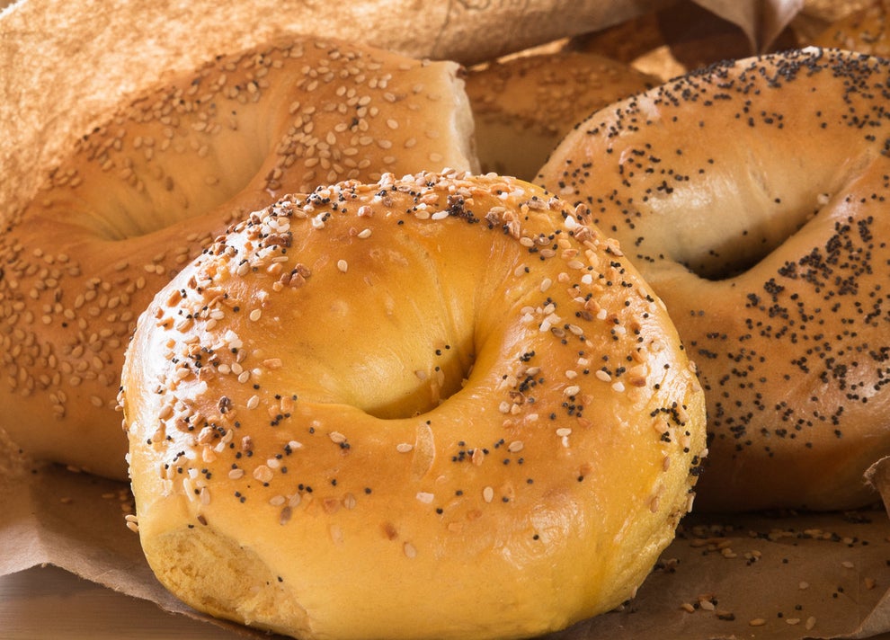 12 Beautiful Close-Up Shots Of Bagels That’ll Make You Cry Tears Of Hunger