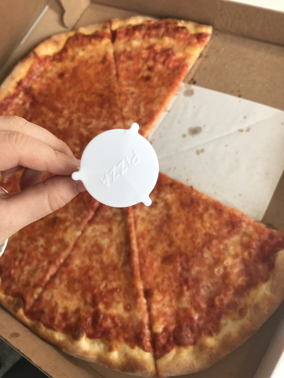 If You Eat Pizza And Have A Phone, You'll Absolutely Love This Hack